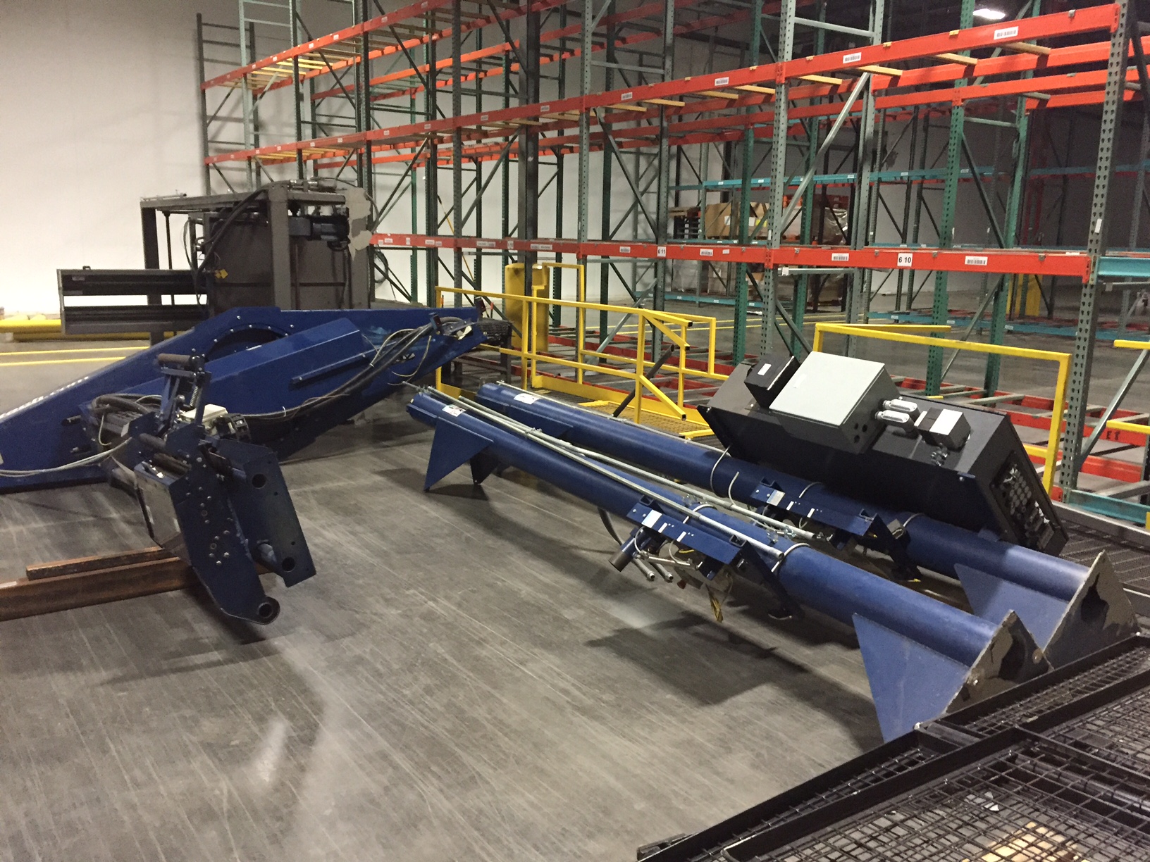 Lantech 2500 Automatic Rotary Pallet Wrapper | Valiant Industries