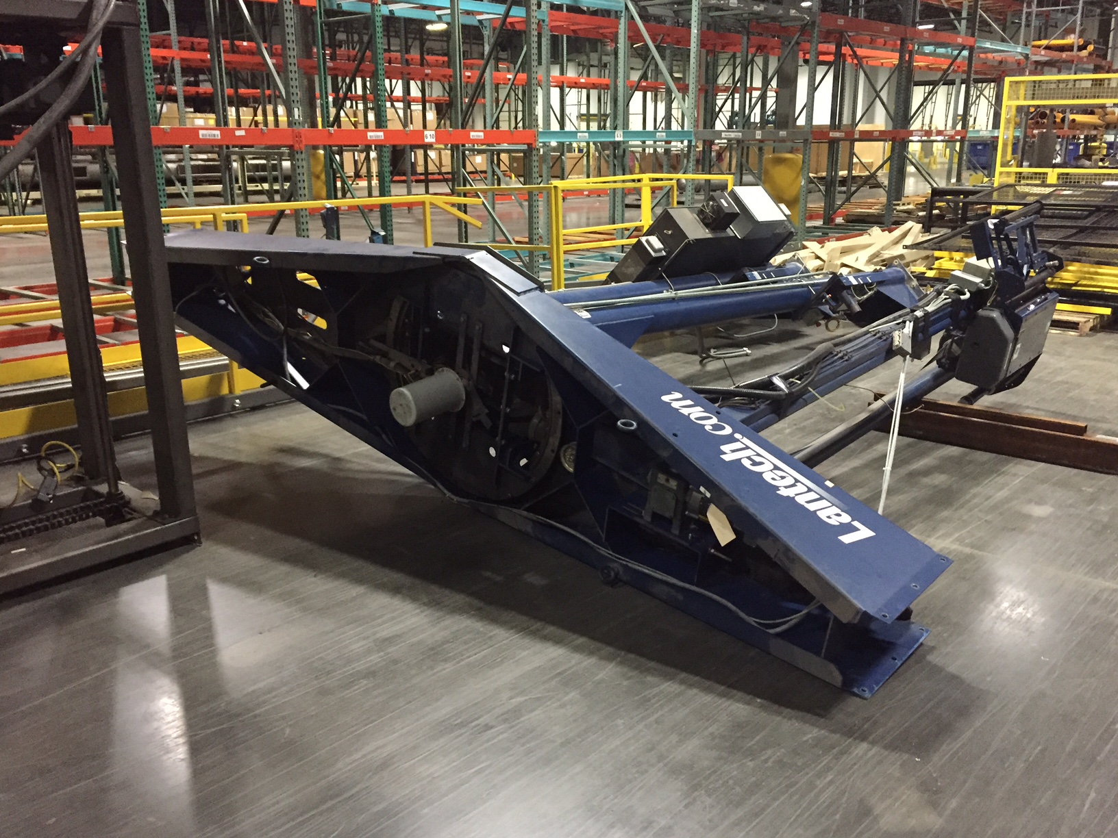 Lantech 2500 Automatic Rotary Pallet Wrapper | Valiant Industries