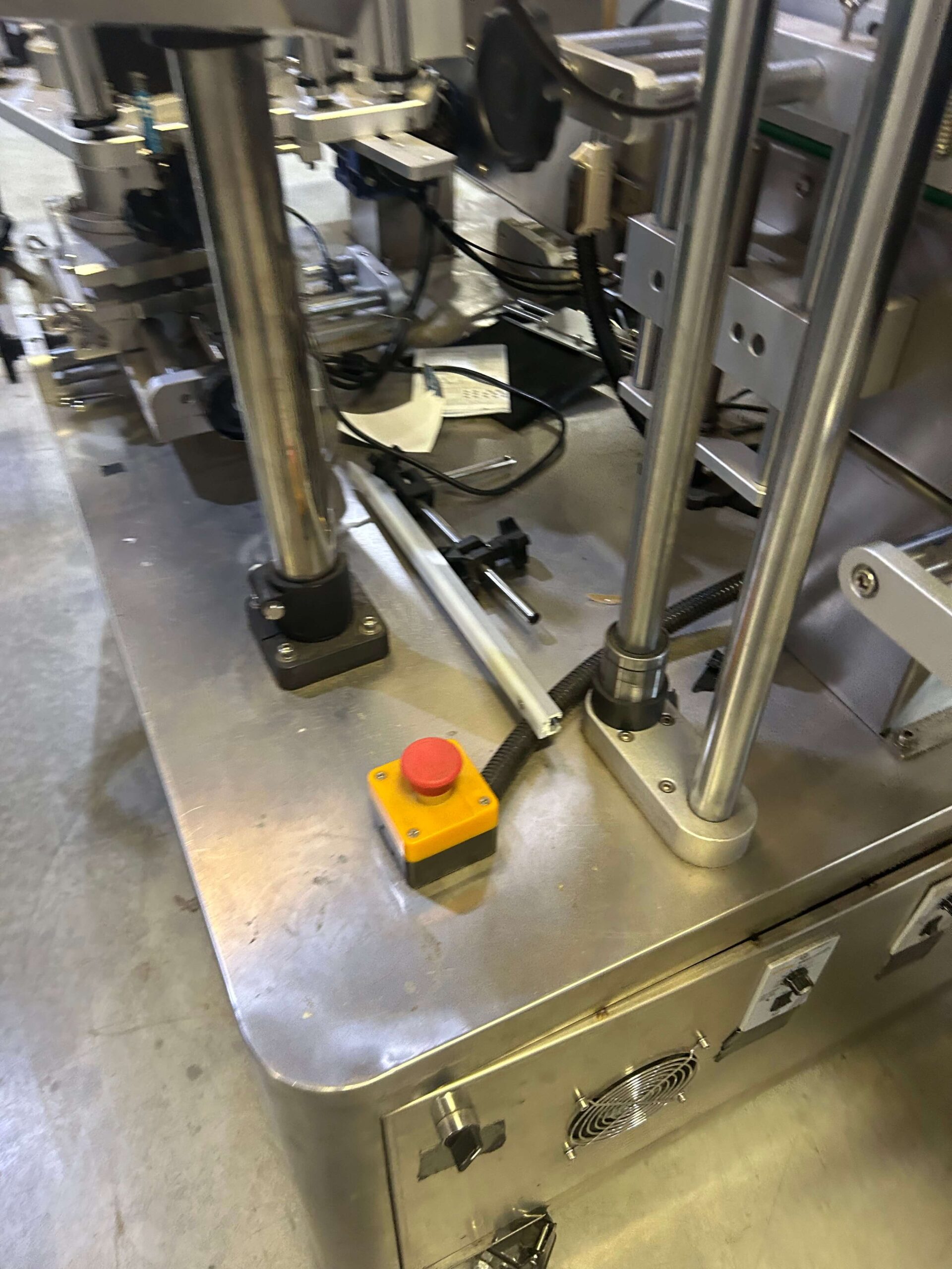 Two Head Full-Wrap Pressure Sensitive Labeler | Valiant Industries